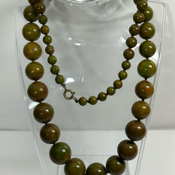 bakelite | Jewelry | Bakelite End Of Day Green Beaded Necklace With ...